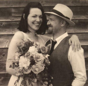 Laura Prepon Bio, Wiki, Family, Parents, Husband, Children, Facts, Age